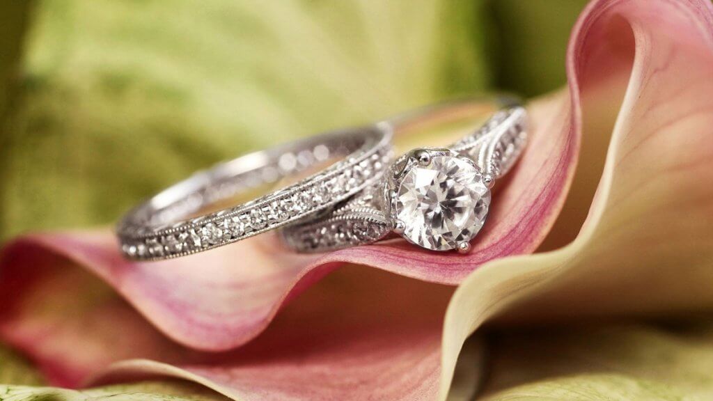 How Do I Choose a Timeless Engagement Ring? - DiamondNet